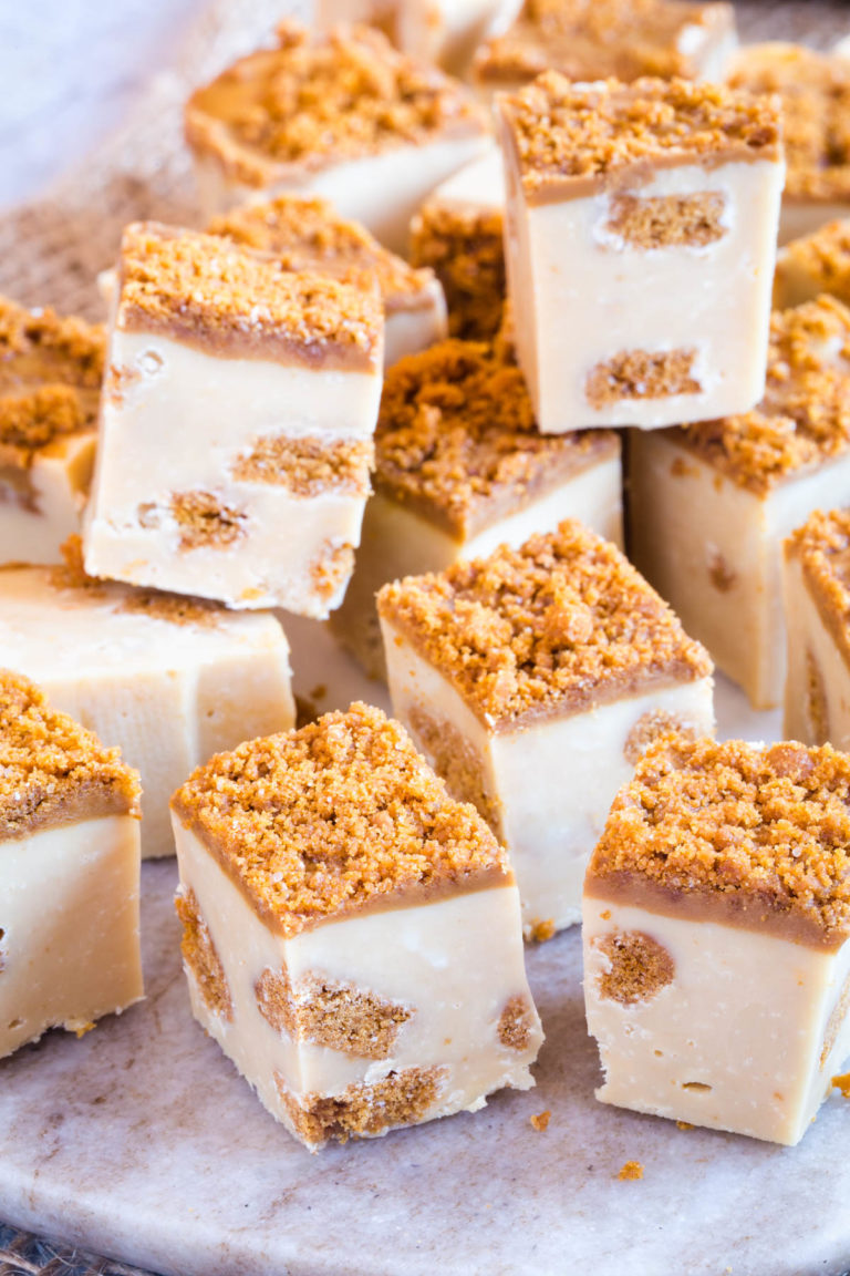 Easy Biscoff Fudge (4 ingredients) - Helen's Fuss Free Flavours