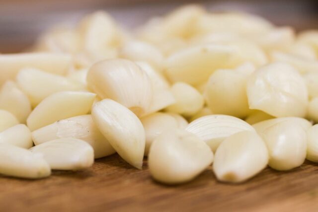 How to Peel and Prepare Garlic - Helen's Fuss Free Flavours