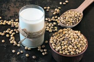 Easy Guide to Plant Milks | 10 Options | Fuss Free Flavours